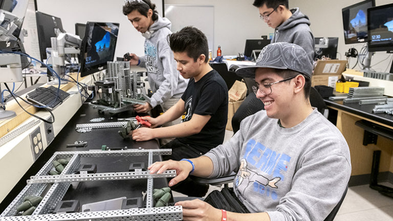 Colleges join forces to train aerospace workers - Community College Daily